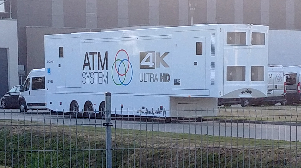Firma ATM System z wozem transmisyjnym 4K - omediach.info