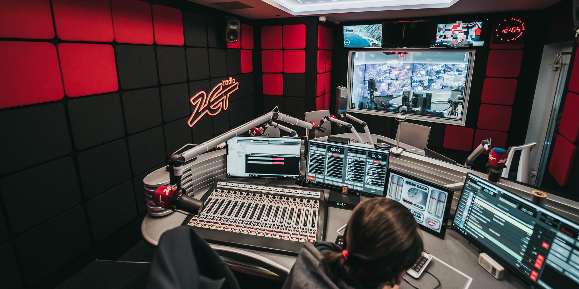 Zadebiutowało nowe studio emisyjne Radia ZET [ZDJĘCIA] - omediach.info